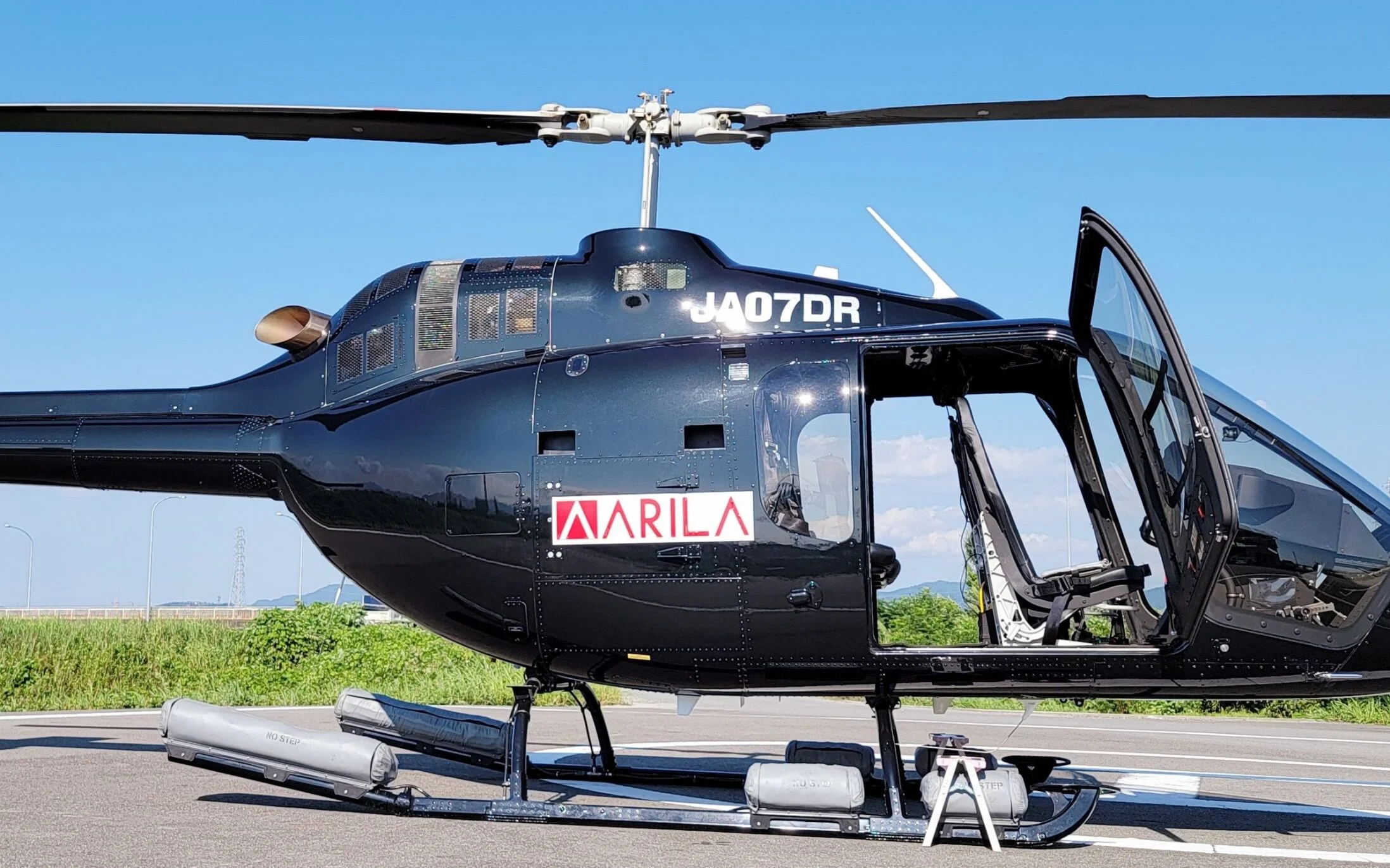 ラグジュアリーな大型ヘリで行く空の旅で、非日常のひとときを！ | ヘリコプタークルージング｜ARIAIR（アリエア）